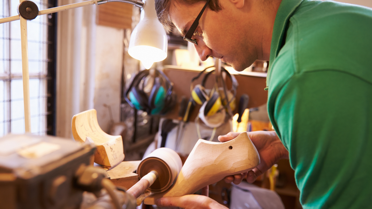 Bespoke Shoemaking with Ausbildung in Germany